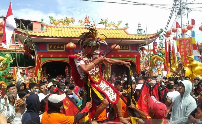 CAP GO MEH, PERAYAANNYA DI INDONESIA DAN DI BEBERAPA NEGARA LAINNYA