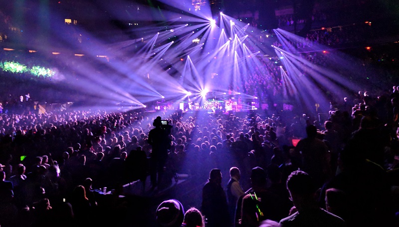 COVID-19 FREE, NZ HELD LIVE CONCERT ATTENDED BY 50,000 PEOPLE WITHOUT MASKS