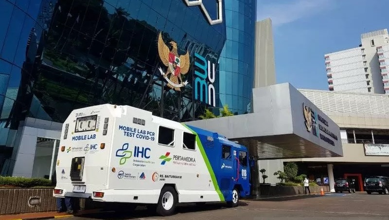 SUPPORTING 3T’S EFFORTS, ERICK THOHIR PRESENTS A MOBILE PCR TEST LABORATORY