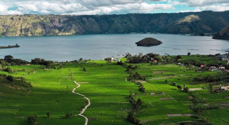 MELIHAT KEKAYAAN DAN KEINDAHAN ALAM DESA WISATA TIPANG, SUMUT