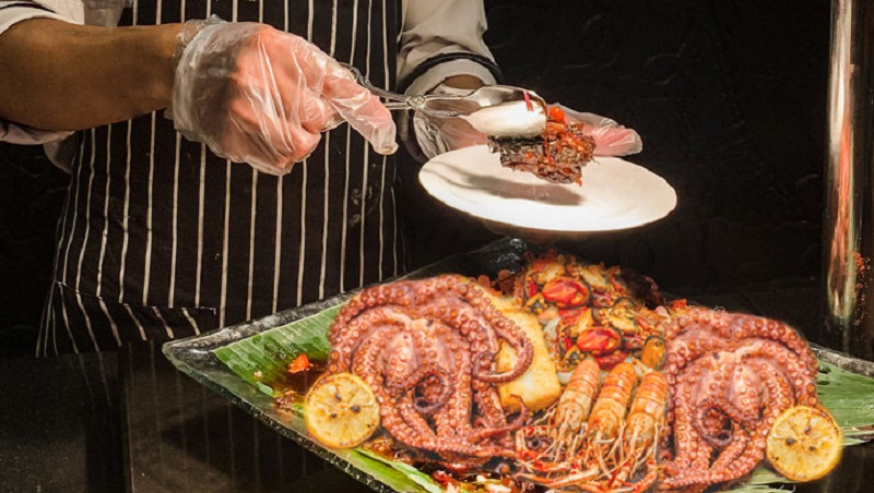 NEW YEAR’S EVE WITH ‘SEAFOOD BARBEQUE NIGHT’ AT SANTIKA PREMIERE ICE-BSD