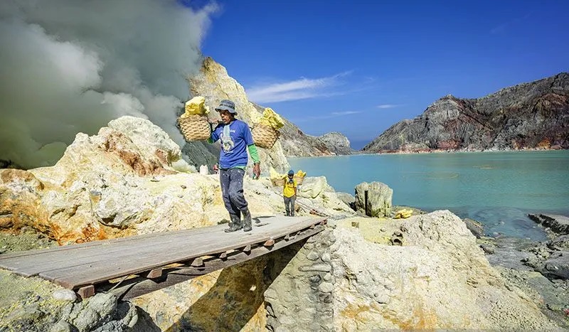 IJEN GEOPARK IS DESIGNED AS A MEMBER OF UNESCO GLOBAL GEOPARK