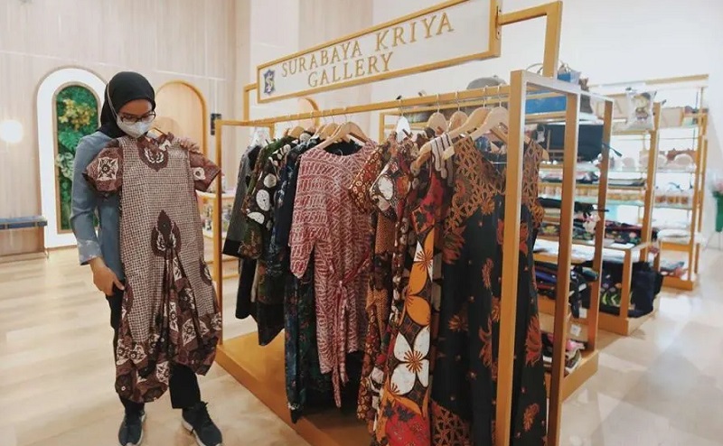 APPARENTLY, SURABAYA’S TYPICAL BATIK IS STARTING TO BE POPULAR IN THE ...