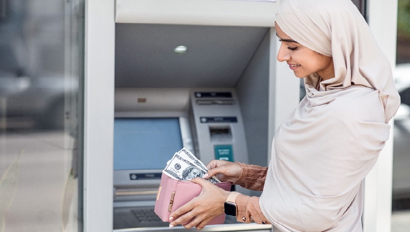 WANT TO GO HOLIDAY ABROAD? PAY ATTENTION TO INT’L ATM TRANSACTION FEES