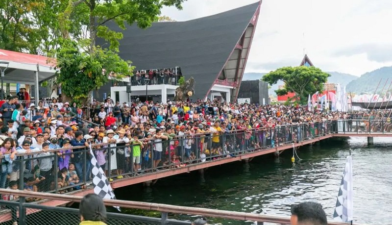 F1 POWERBOAT LAKE TOBA SPECTATOR COUNT REACHED 70 THOUSAND: INJOURNEY
